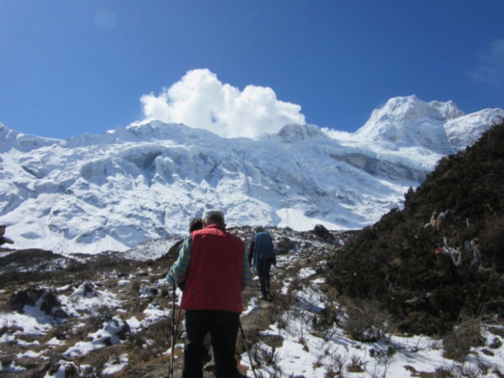 Manaslu Circuit Trek: 13-Day Itinerary, Cost, Permit 2025
