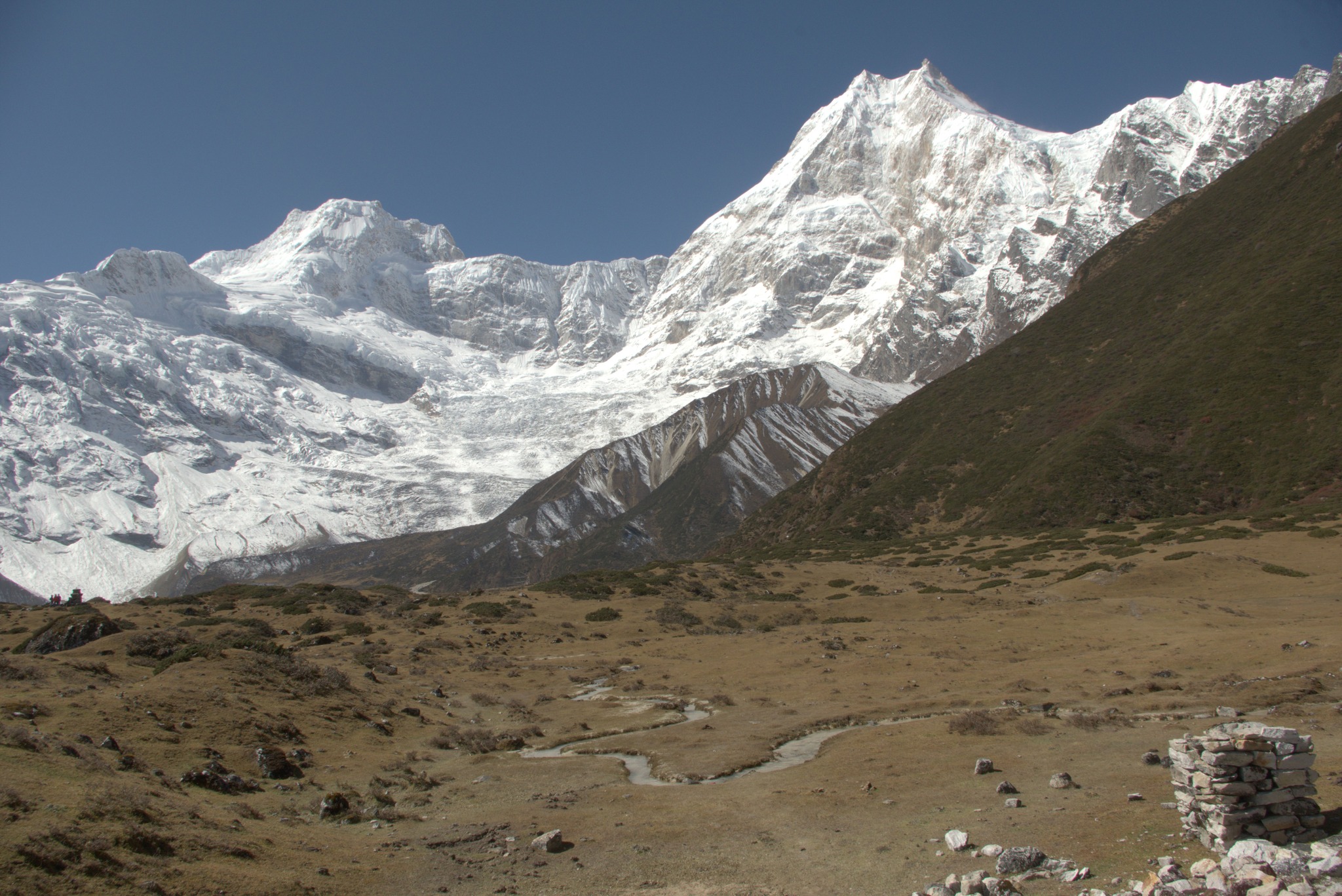Manaslu Circuit Trek 14 Days – Cost, Permit & Guide 2025